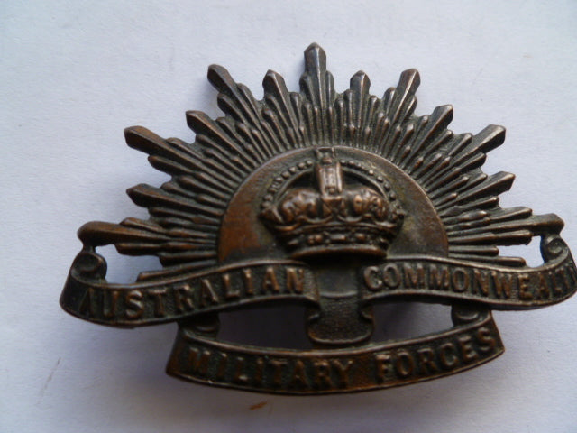 aust rising sun cap badge ww2 stoke and son brass dark – Militaria Shop