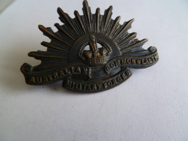 aust ww2 rising sun collar badge dark no maker – Militaria Shop